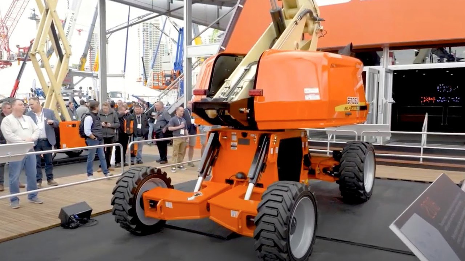 JLG 670SJ self-leveling / Høydeteknikk